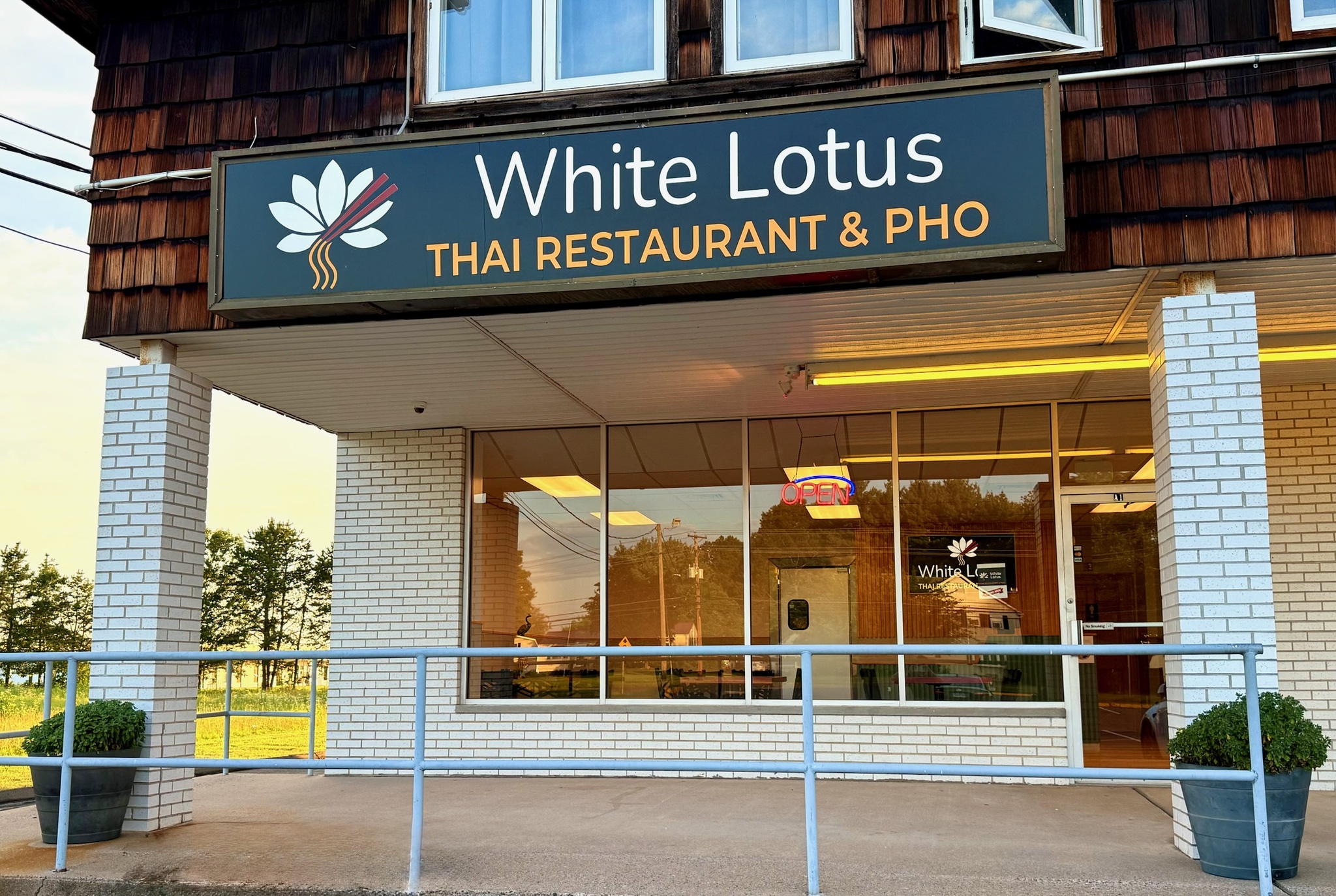 White Lotus Thai & Pho - Windsor Locks, CT